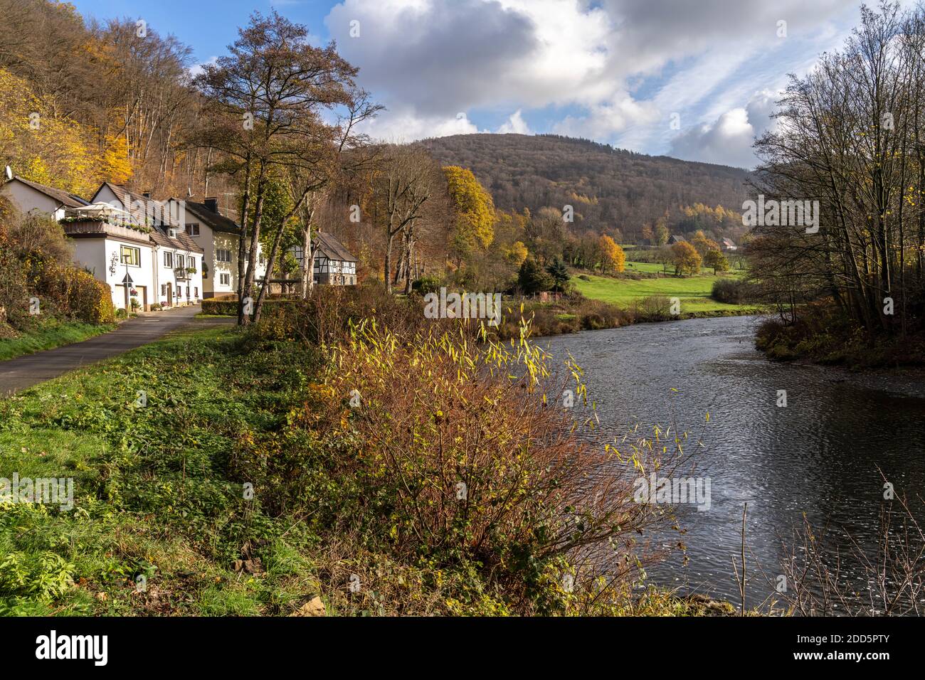 Fluss lenne -Fotos und -Bildmaterial in hoher Auflösung – Alamy