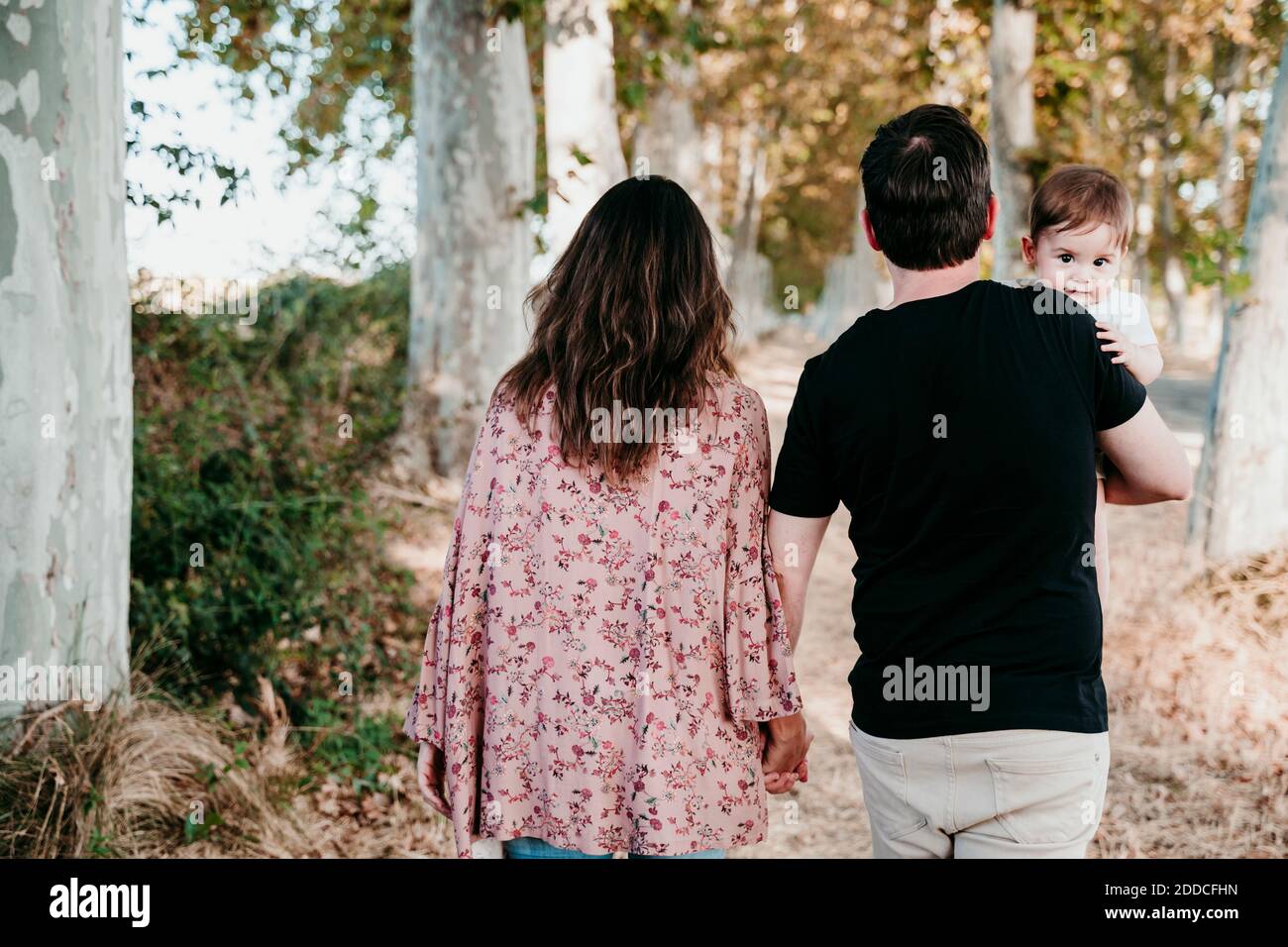 Mit einer hand vater -Fotos und -Bildmaterial in hoher Auflösung – Alamy