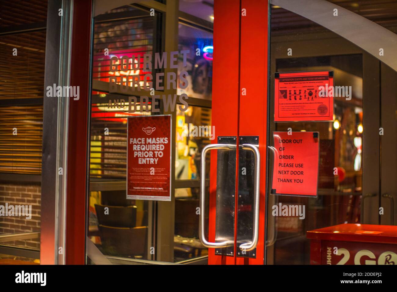 Augusta, GA USA - 11 22 20: Red Robin Fast Food Restaurant Lage covid ...