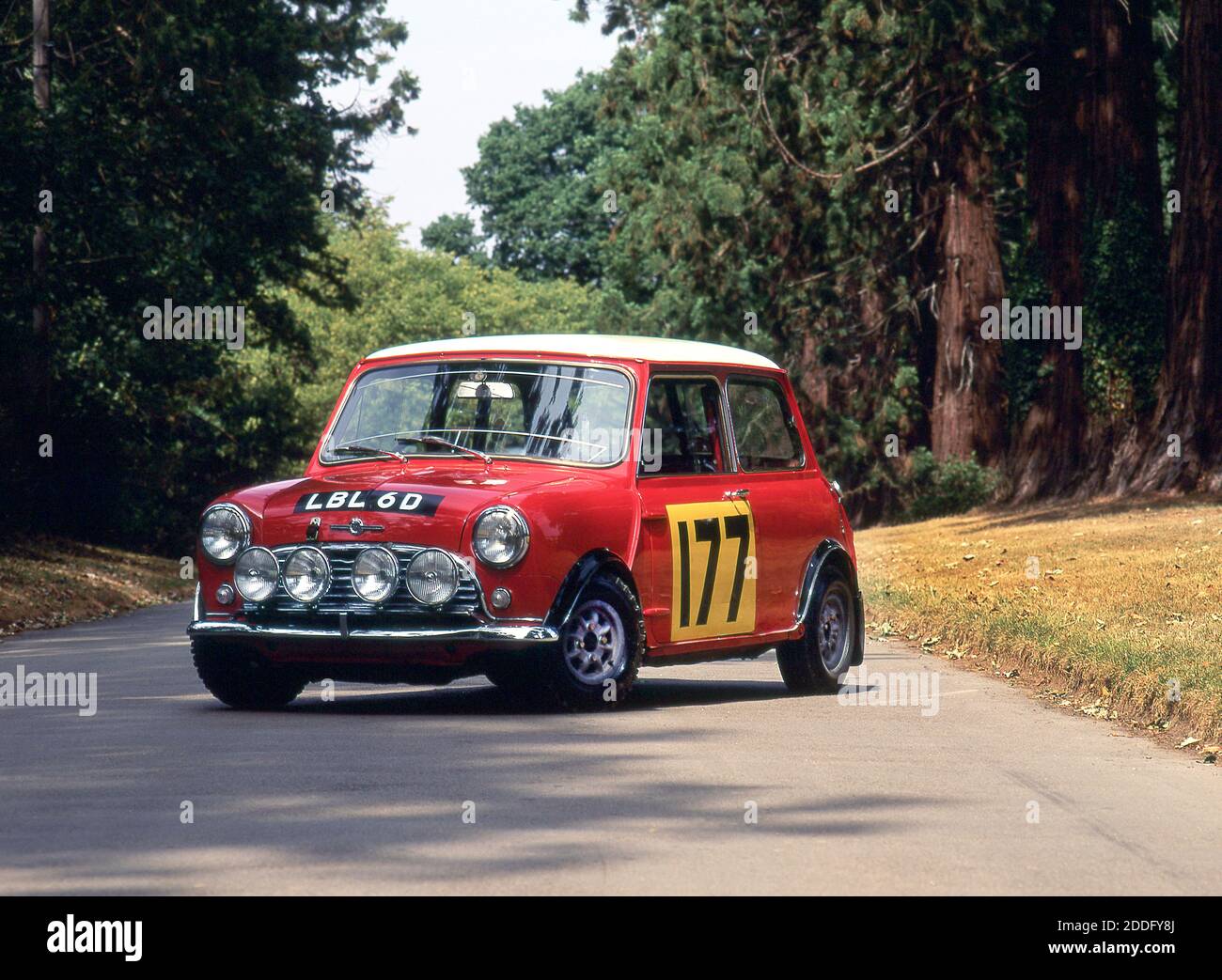 Mini cooper lbl 6d -Fotos und -Bildmaterial in hoher Auflösung – Alamy