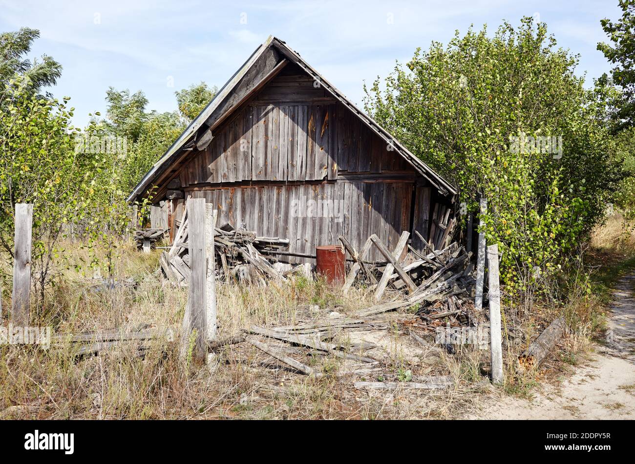 Holz scheune fassade bord -Fotos und -Bildmaterial in hoher Auflösung ...