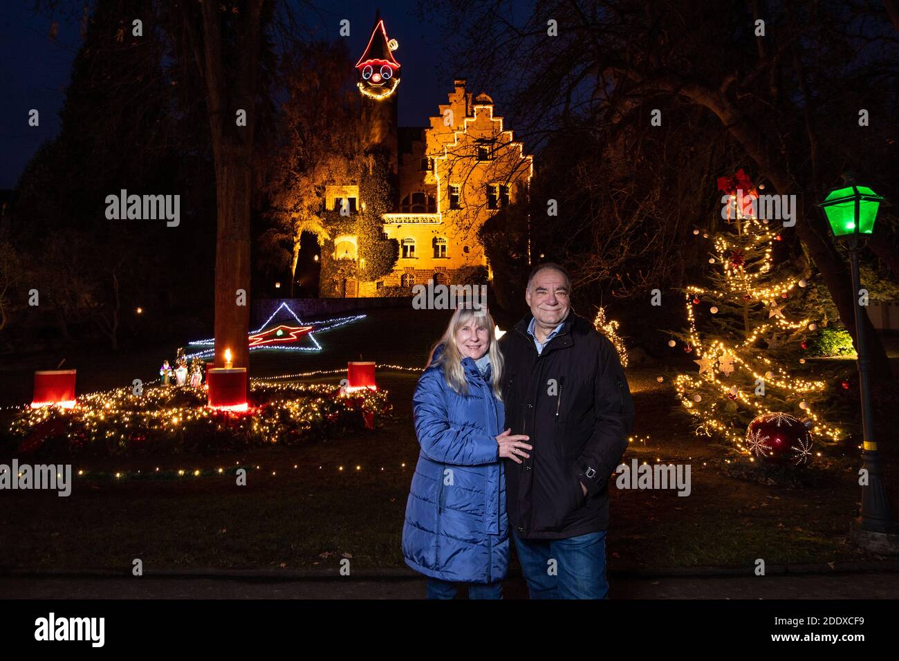 Eitorf, Deutschland. November 2020. Barbara und Claus Baumgart stehen ...