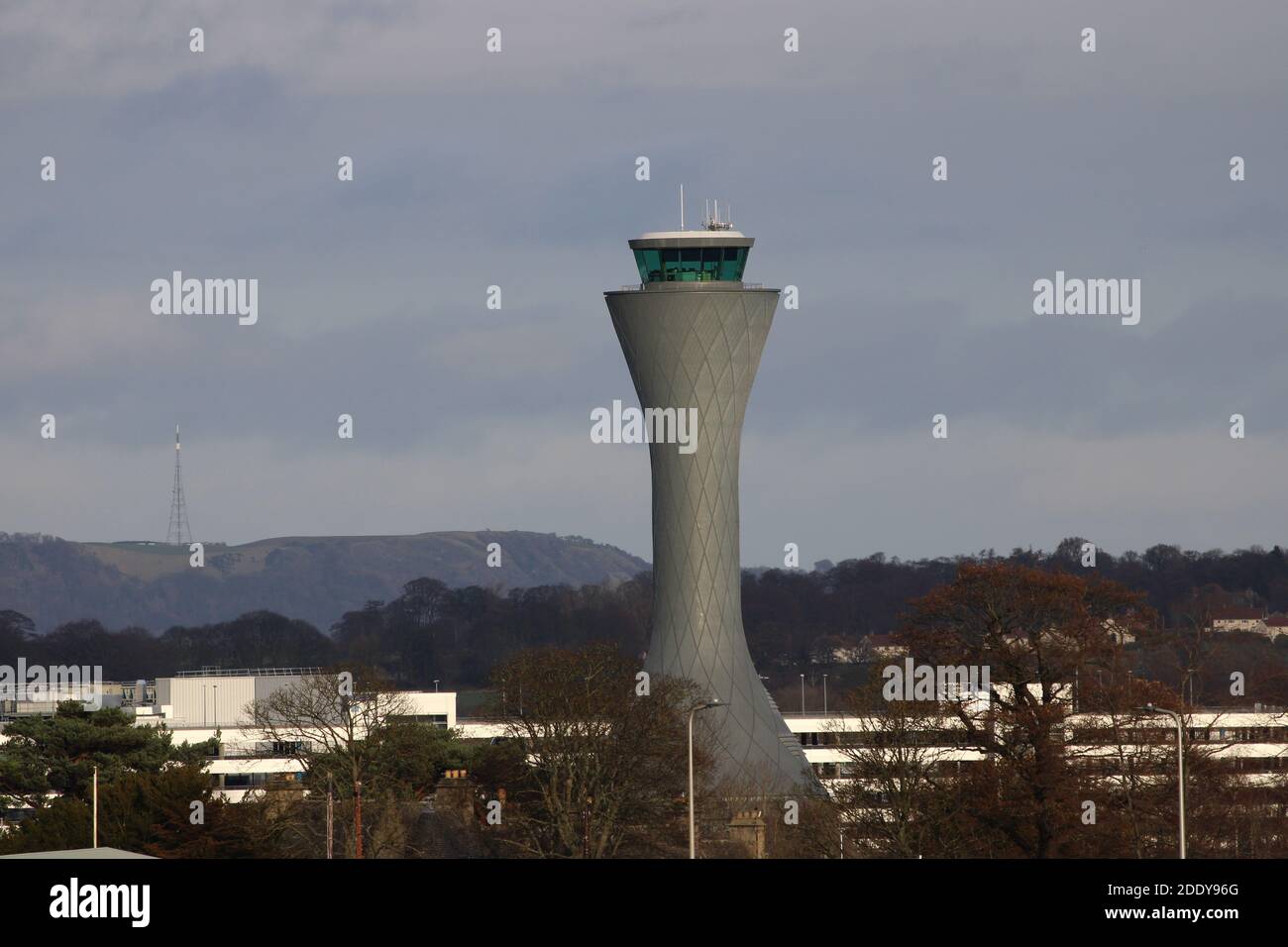 Edinburgh airport control tower -Fotos und -Bildmaterial in hoher ...
