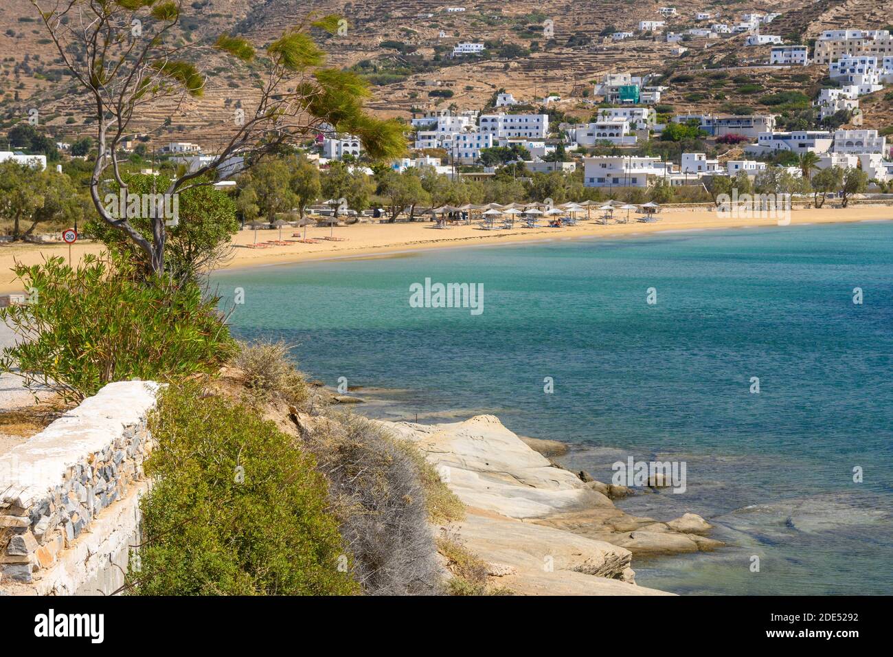 Ormos Strand von iOS Insel in Griechenland, eine malerische Bucht mit ...