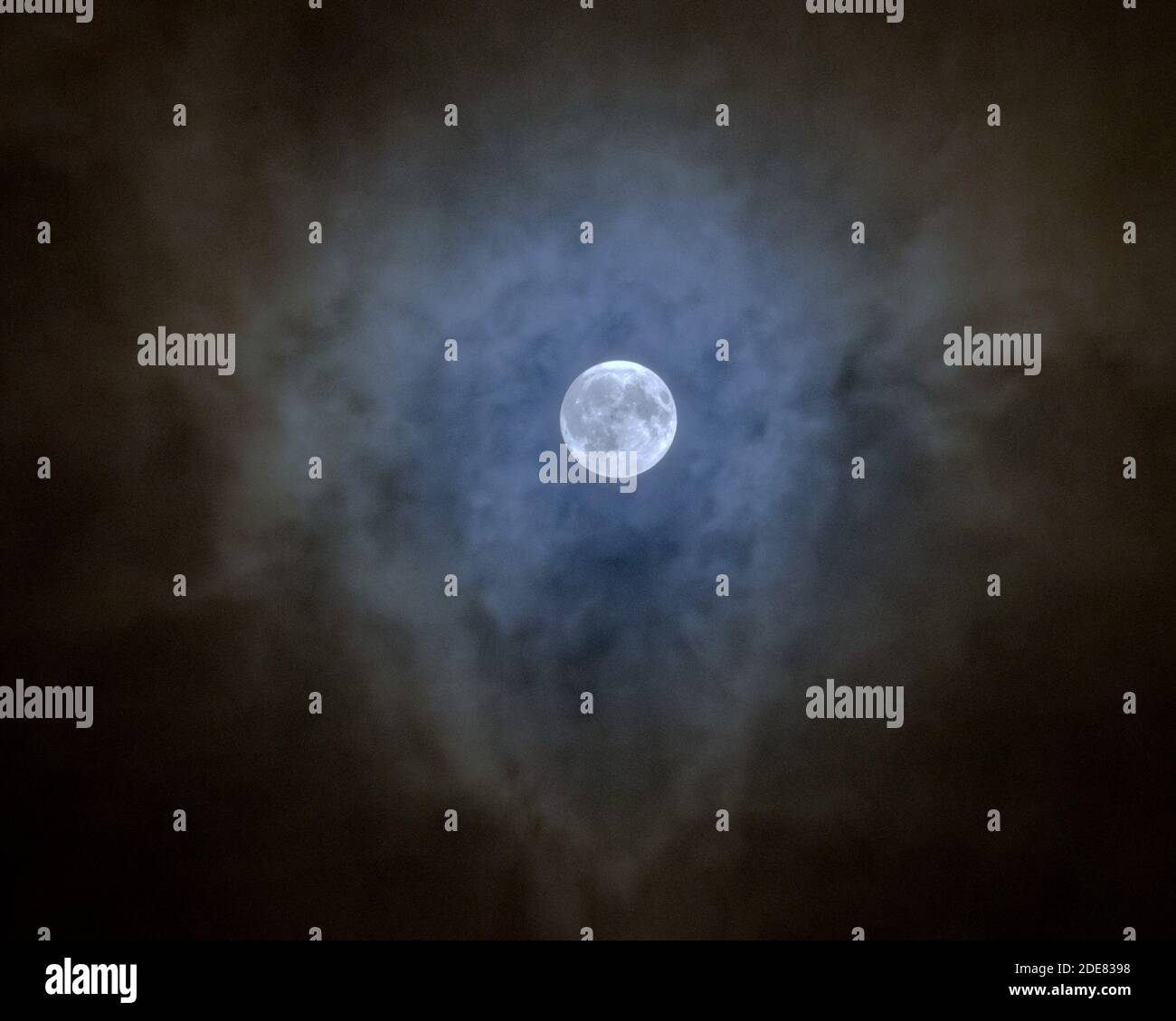 Mond ist voll -Fotos und -Bildmaterial in hoher Auflösung – Alamy