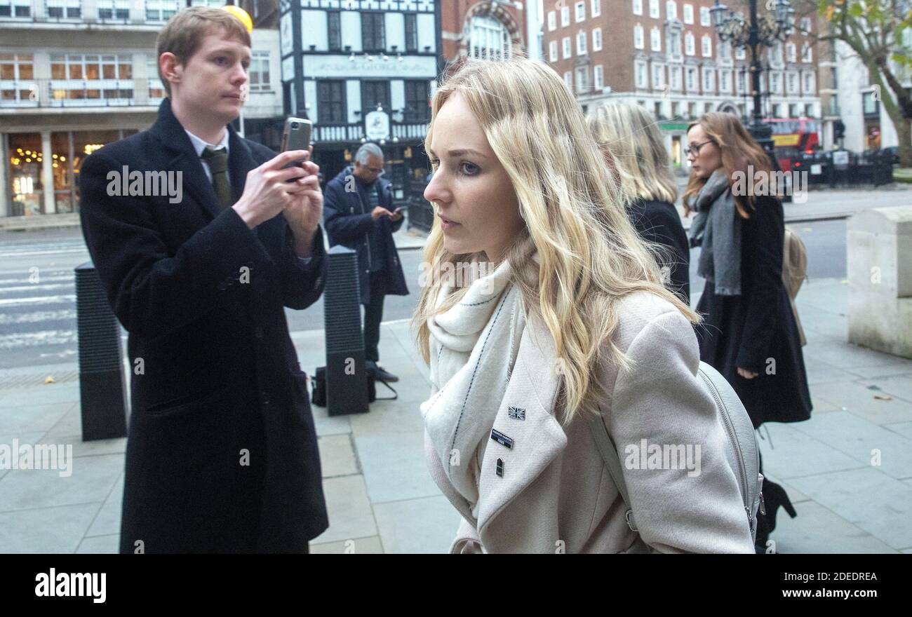 Bild zeigt: Lissie Harper, Witwe des PC Andrew Harper kommt heute mit ...