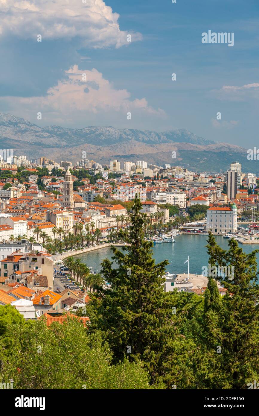 Panoramablick auf Split Stadt und Kathedrale von Saint Domnius, Split ...