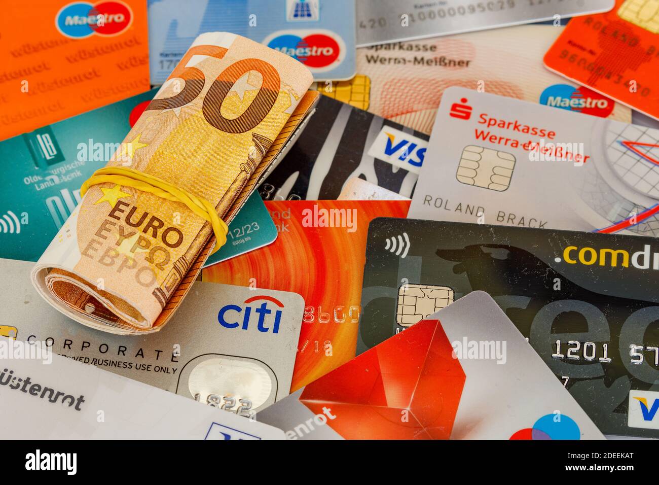 Banknoten und kreditkarten -Fotos und -Bildmaterial in hoher Auflösung ...