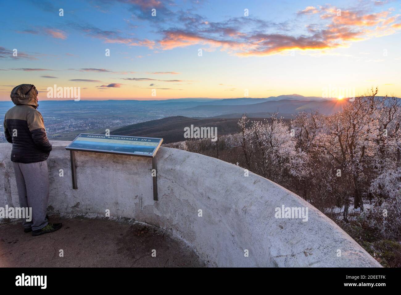 Sonnenuntergang im wienerwald -Fotos und -Bildmaterial in hoher ...