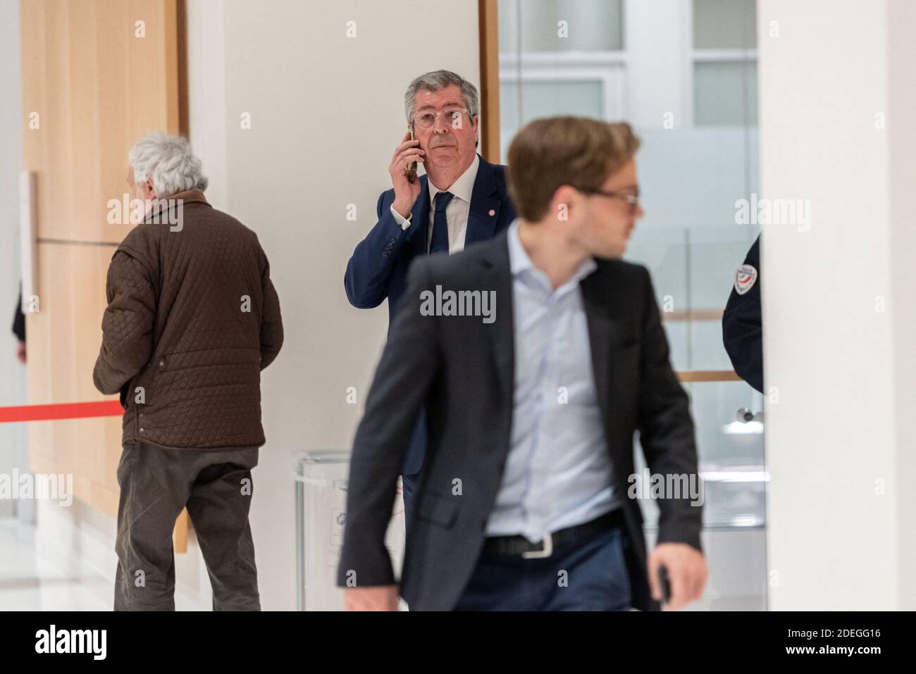 Patrick Balkany kommt am ersten Tag seines Prozesses wegen Steuerbetrug ...