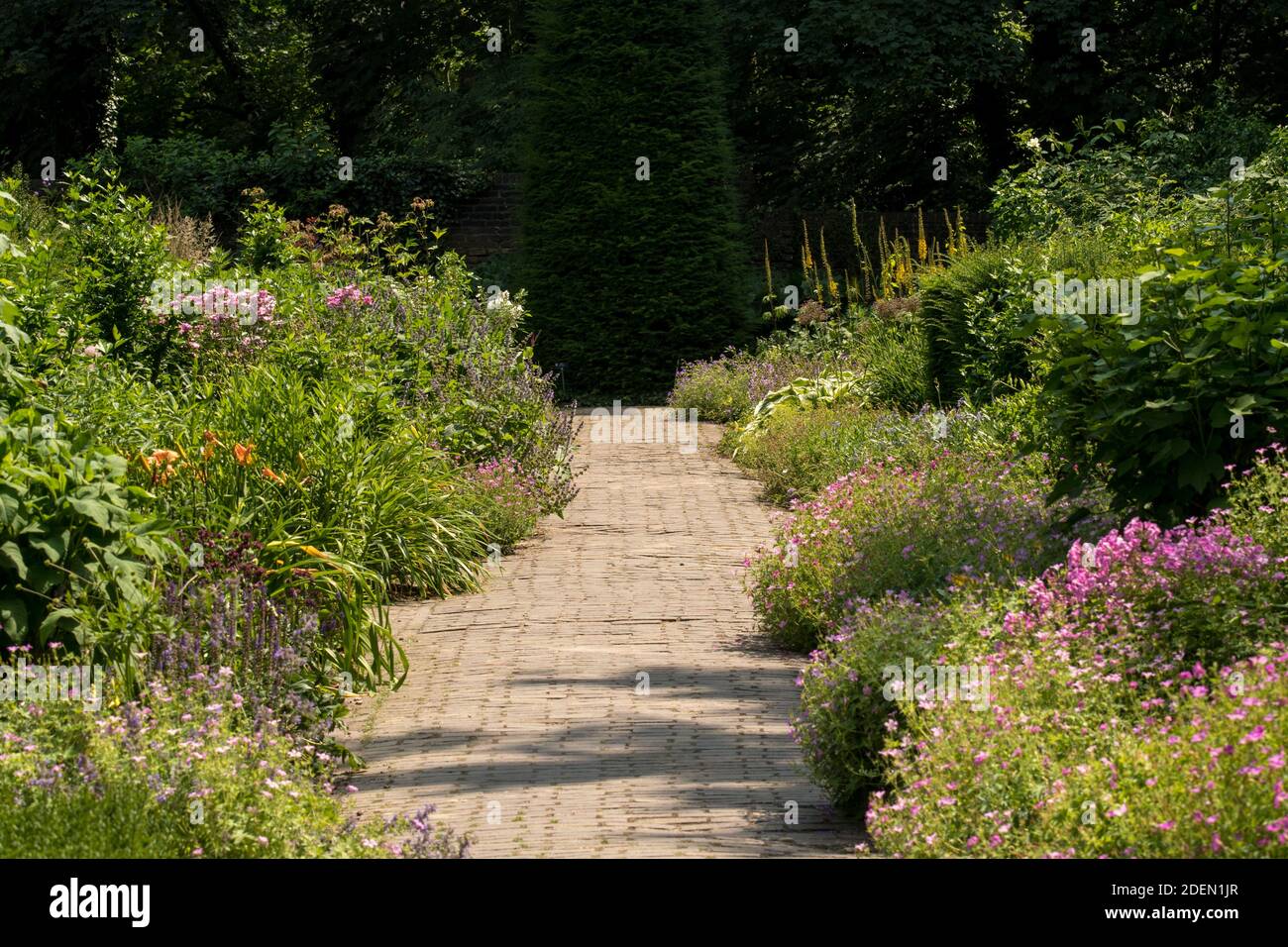 Castel garden -Fotos und -Bildmaterial in hoher Auflösung – Alamy