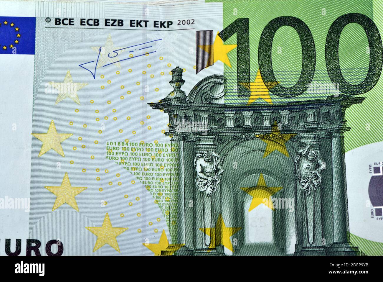 Ein Haufen Von 10 000 Euro 1000 In Einem Hundert 100 Euro Ein Haufen Von 10 000 Euro 1000 In Einem Hundert 100 Euro