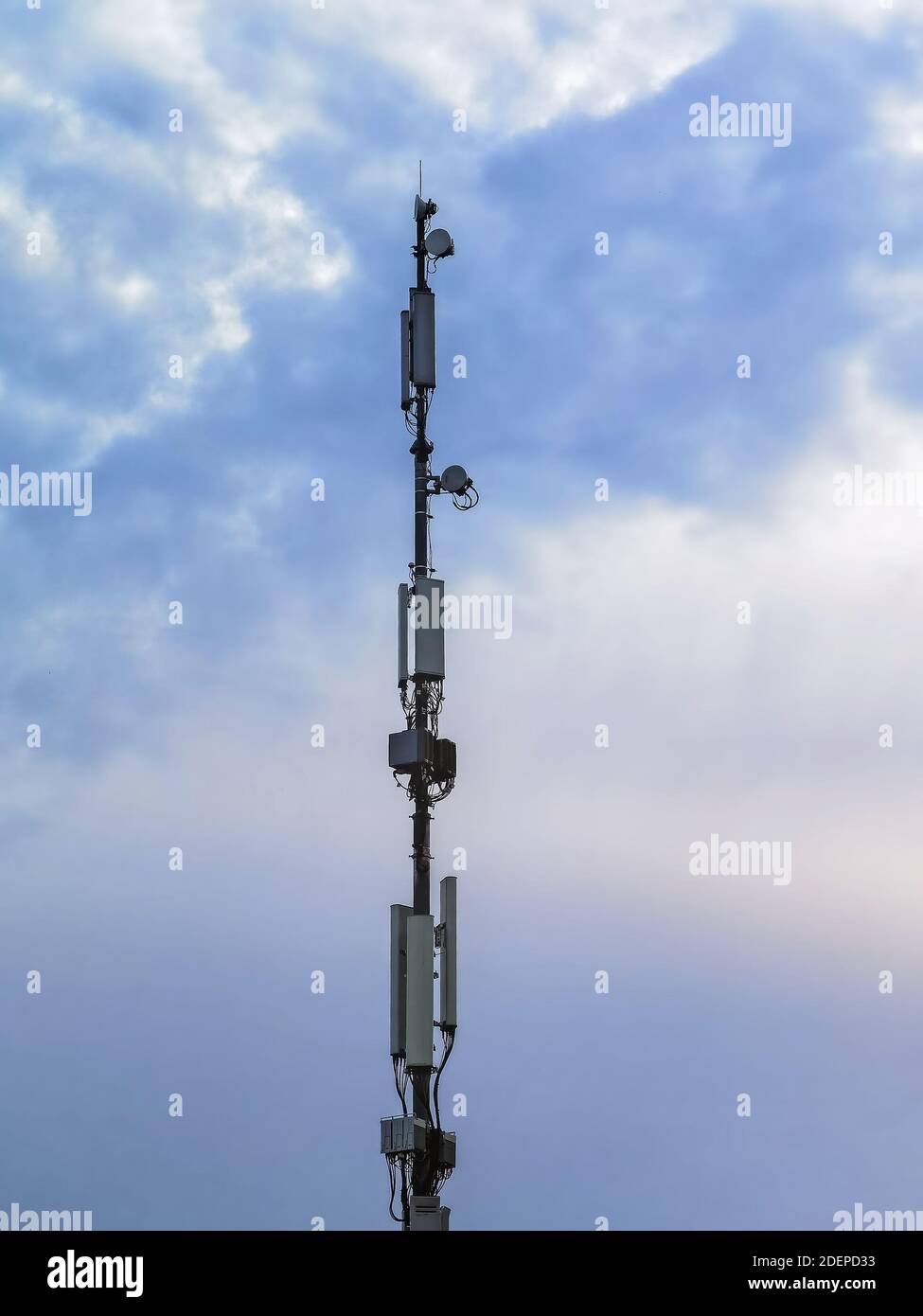 5G Antennenmast für 5G Telefon- und Internetkommunikation, IOT Internet ...