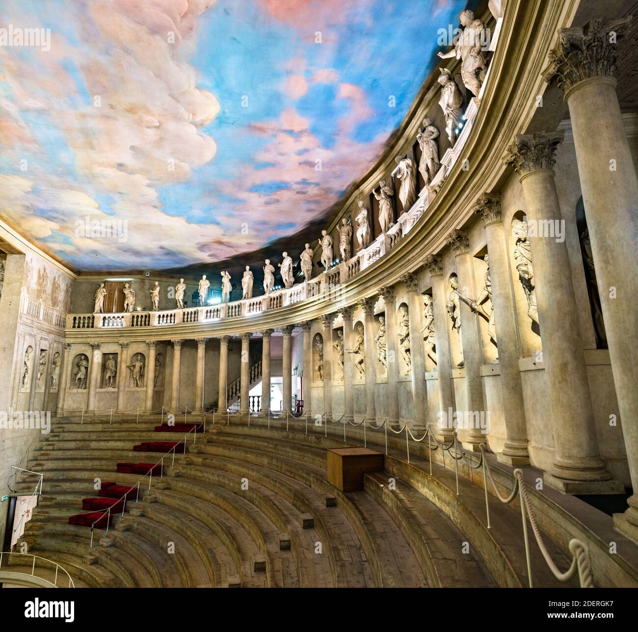 Teatro olimpico interieur in vicenza -Fotos und -Bildmaterial in hoher Auflösung – Alamy