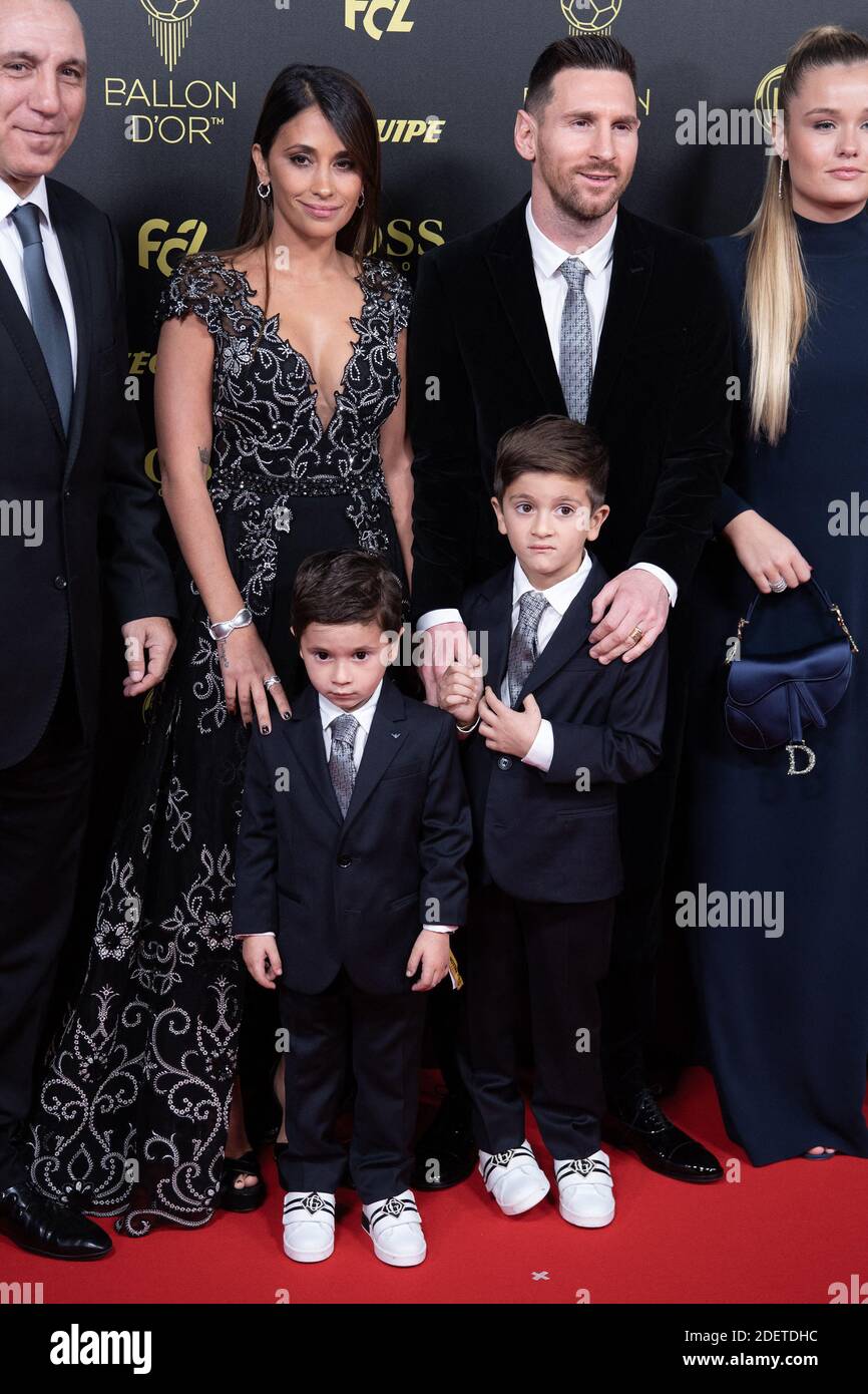 Barcelonas argentinischer Stürmer Lionel Messi und seine Frau Antonella ...