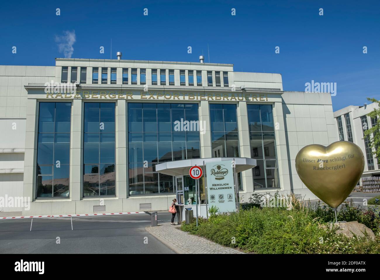 Radeberger bier brauerei -Fotos und -Bildmaterial in hoher Auflösung ...
