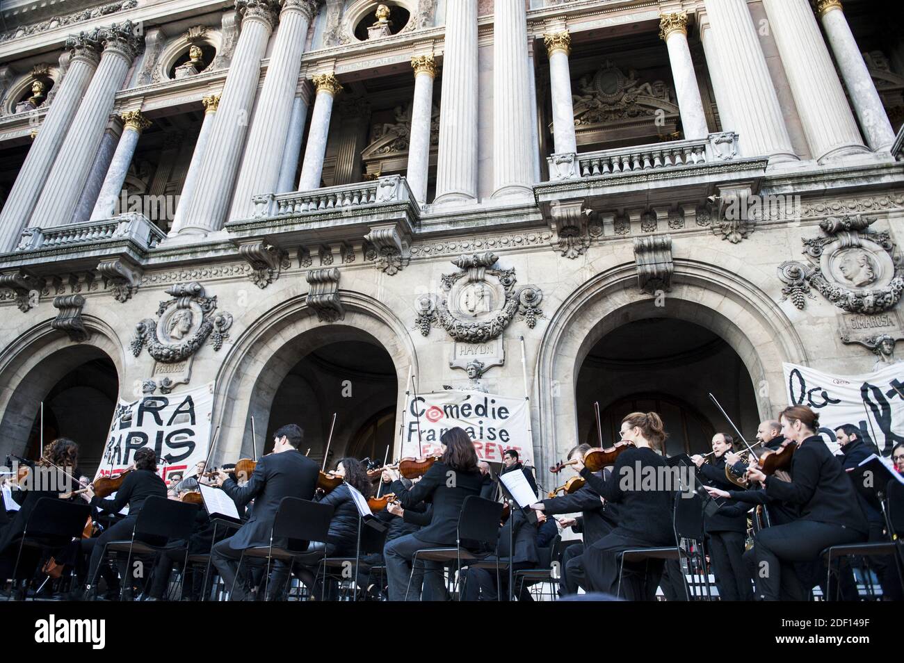 Mitarbeiter der pariser oper -Fotos und -Bildmaterial in hoher ...