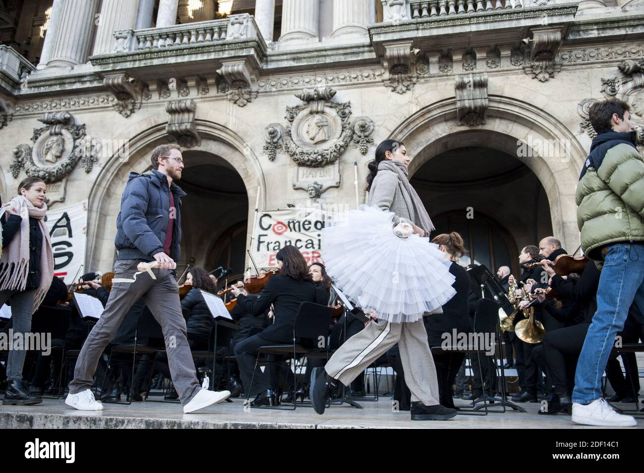 Mitarbeiter der pariser oper -Fotos und -Bildmaterial in hoher ...