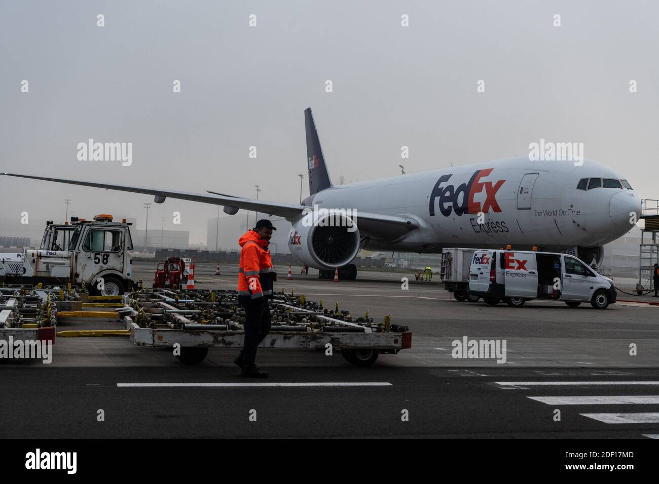 Logo de fedex -Fotos und -Bildmaterial in hoher Auflösung – Alamy