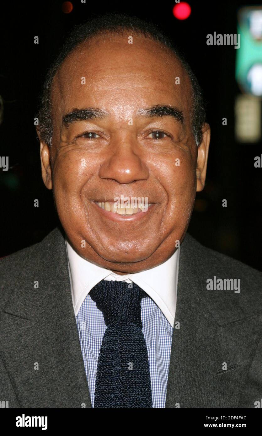 Bobby Short nimmt am 26. Februar 2004 an der Eröffnungsfeier von 'Andy ...