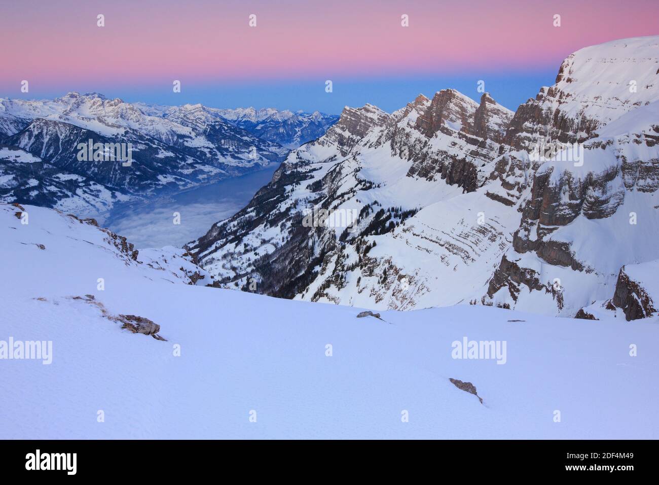 Die churfirsten berge -Fotos und -Bildmaterial in hoher Auflösung – Alamy