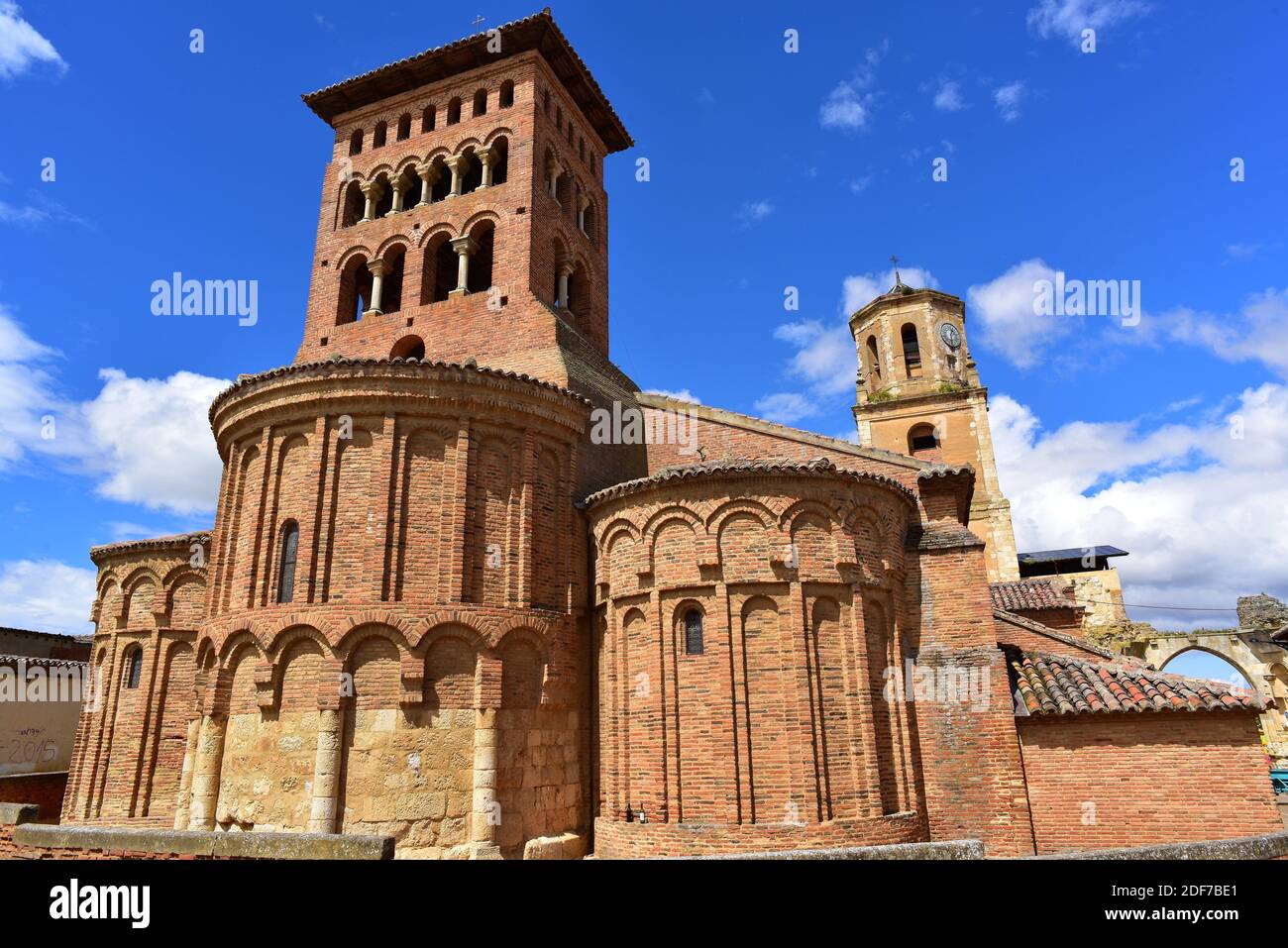 Kirche San Tirso, romanisch-mudejar (12. Jahrhundert). Sahagun, Provinz ...
