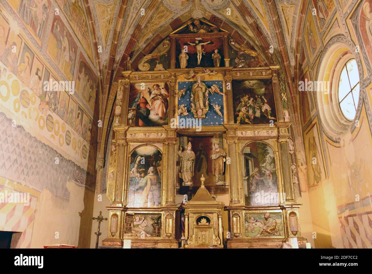 Romanesque altarpiece -Fotos und -Bildmaterial in hoher Auflösung – Alamy