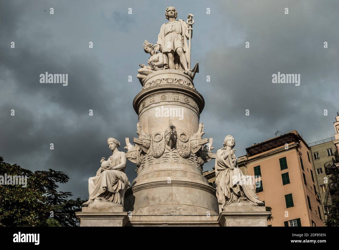 Monumento a cristoforo colombo -Fotos und -Bildmaterial in hoher Auflösung – Alamy