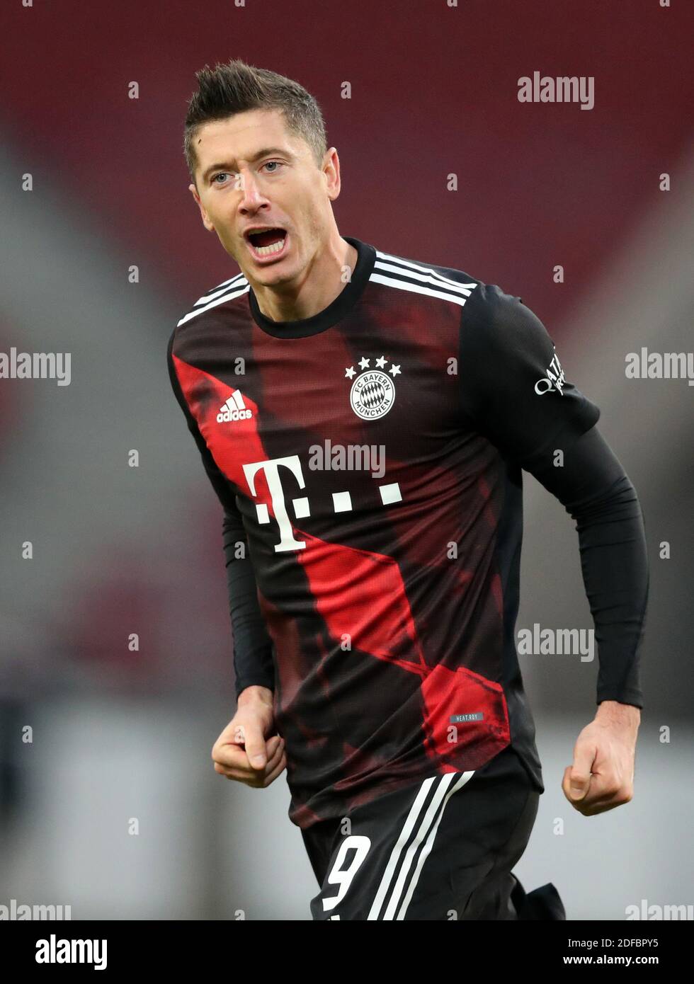 Robert Lewandowski FC Bayern München feiert, wie er die Punkte Tor 1:2 ...