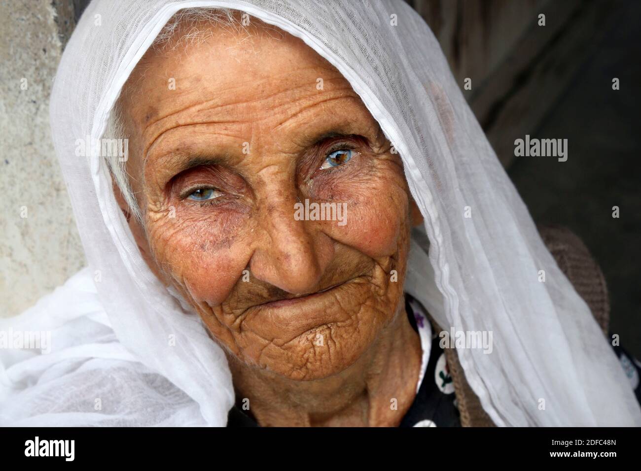 Alte dame portrait -Fotos und -Bildmaterial in hoher Auflösung – Alamy