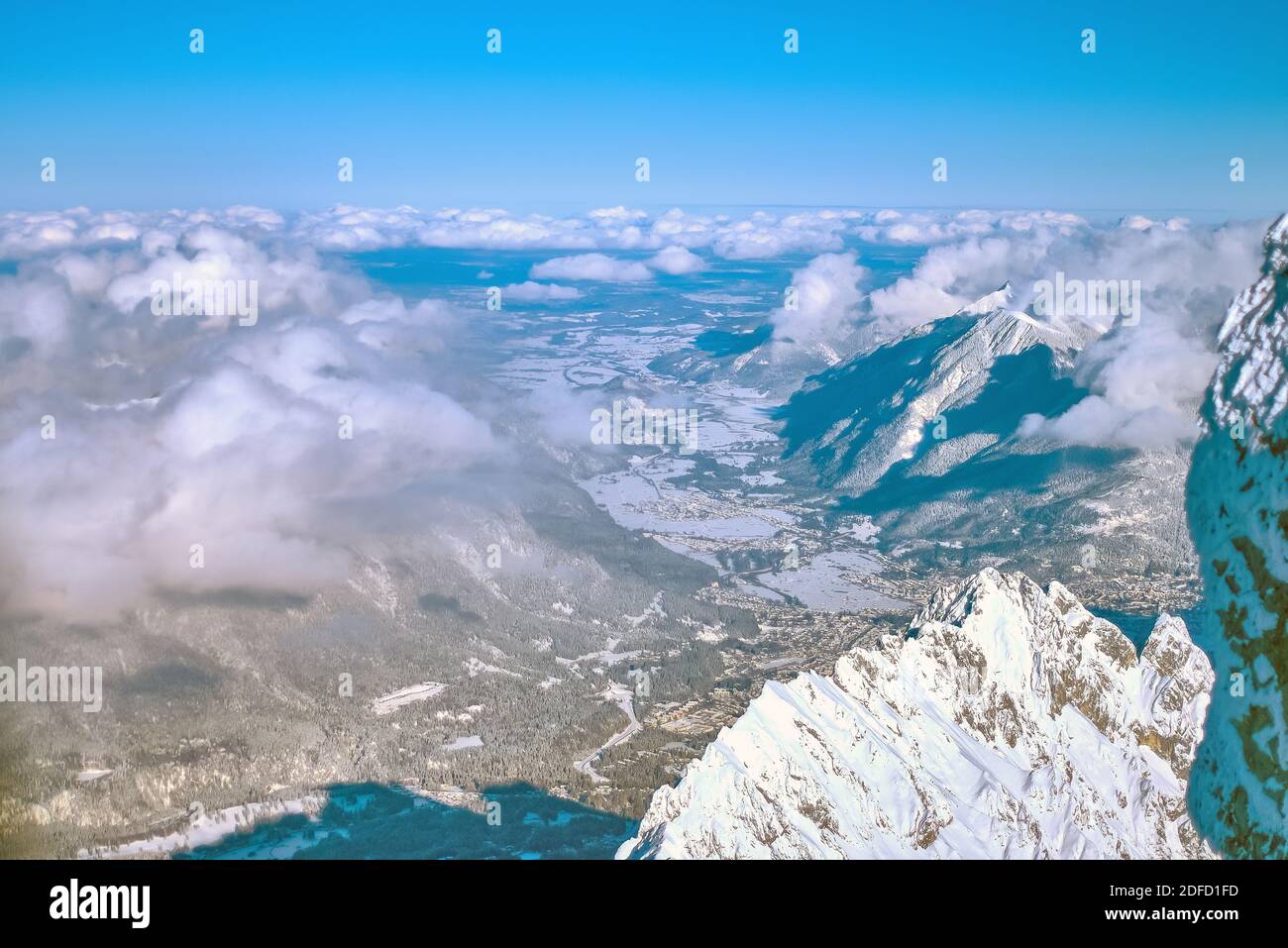 Garmisch zugspitze winter luftbild -Fotos und -Bildmaterial in hoher ...