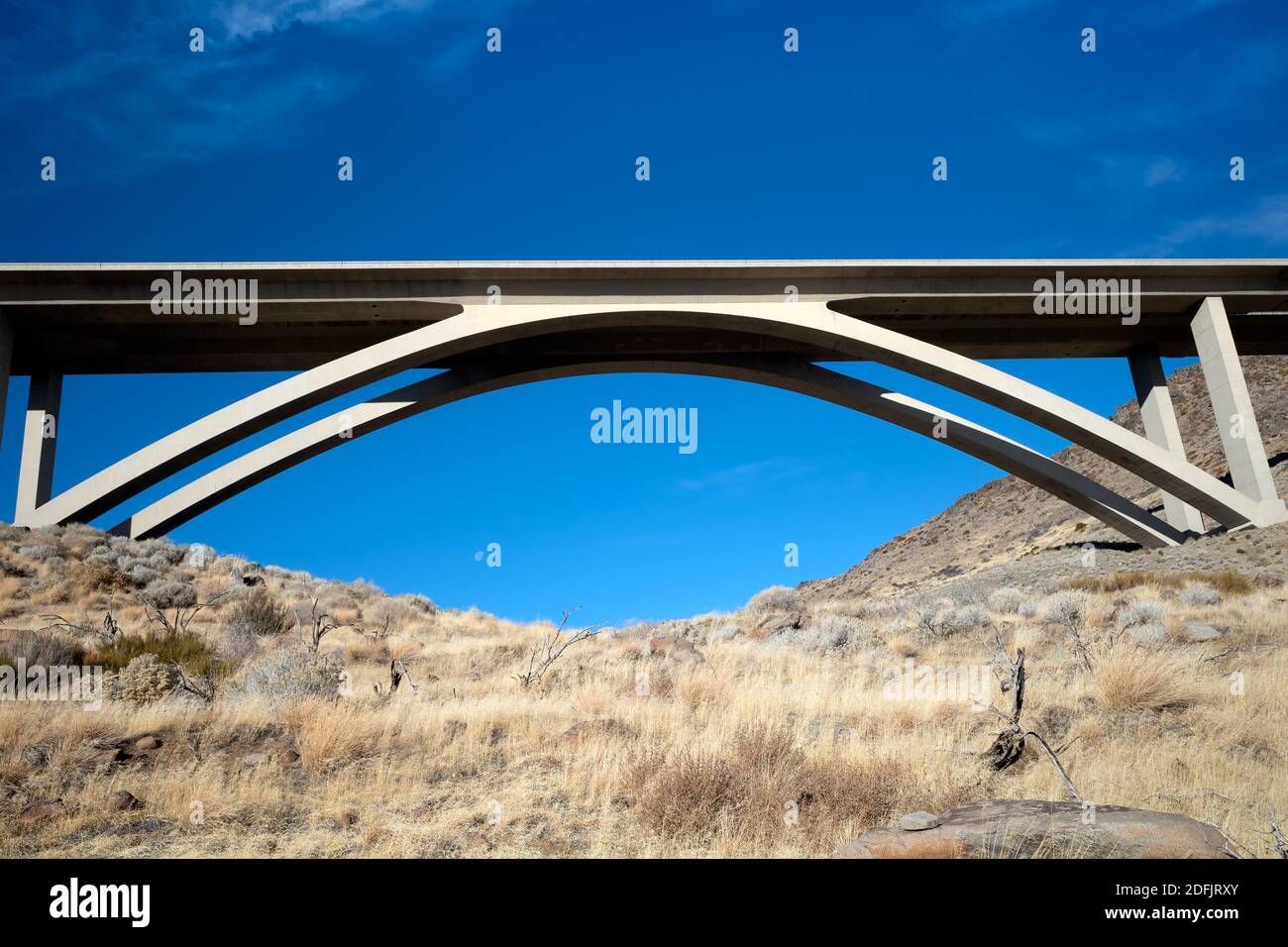 Concrete Arch Bridge Stockfotos und -bilder Kaufen - Alamy