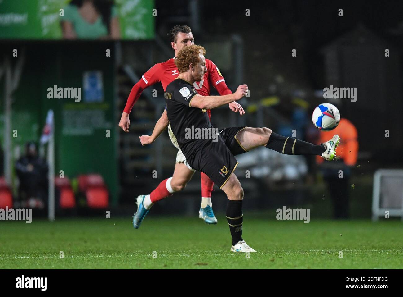 Dean lewington mk dons -Fotos und -Bildmaterial in hoher Auflösung – Alamy