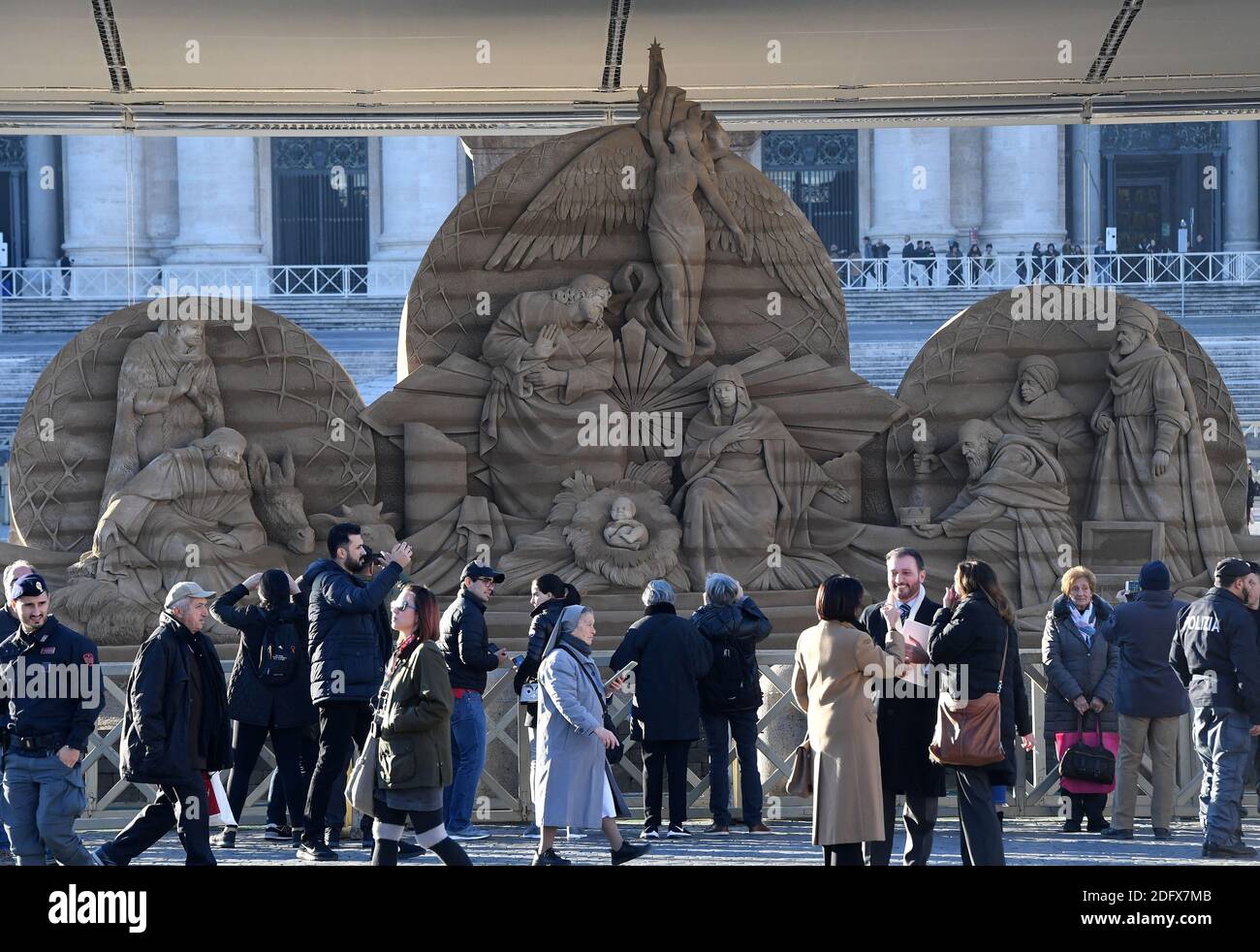 Am 11. Dezember 2018 schmückt zum ersten Mal eine Krippe aus Sand den ...