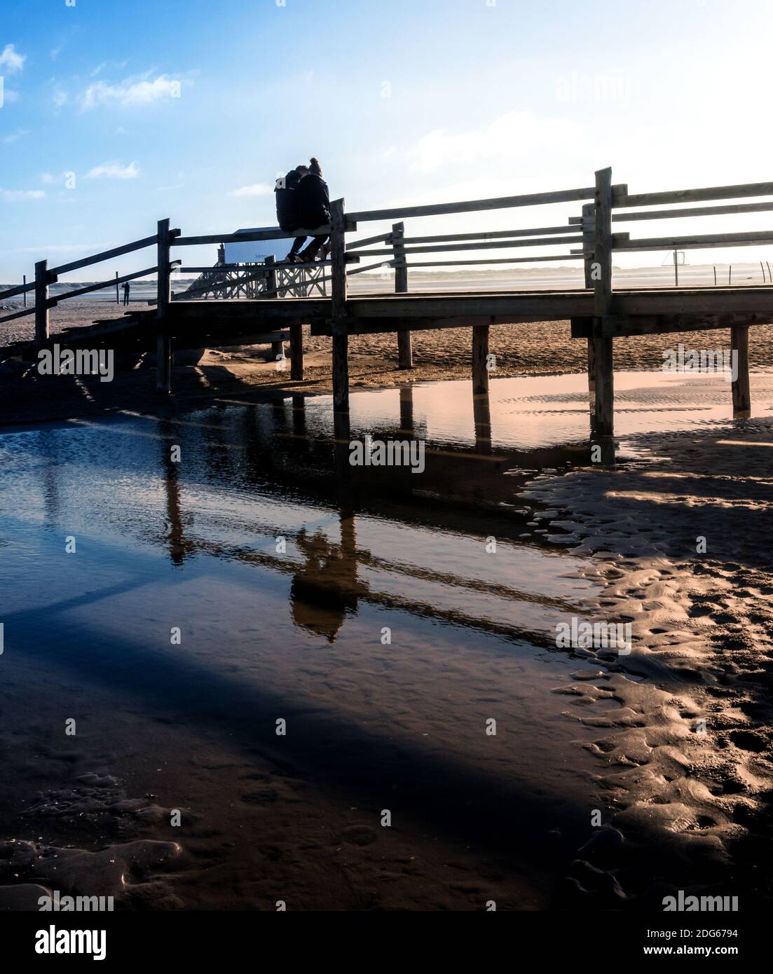 Romantik am strand -Fotos und -Bildmaterial in hoher Auflösung – Alamy