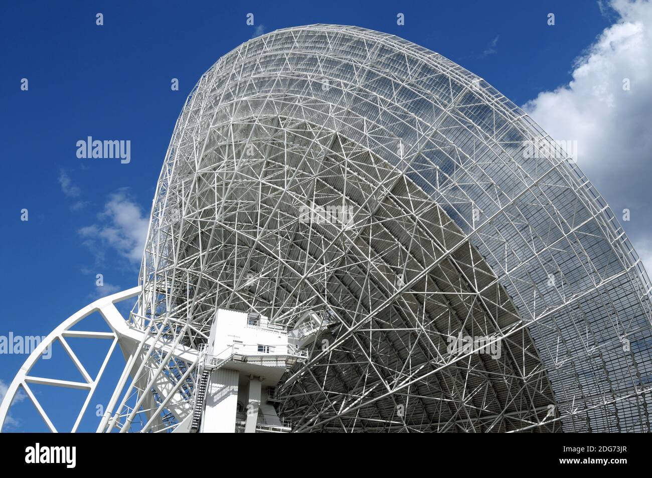 Effelsberg radioteleskop -Fotos und -Bildmaterial in hoher Auflösung ...