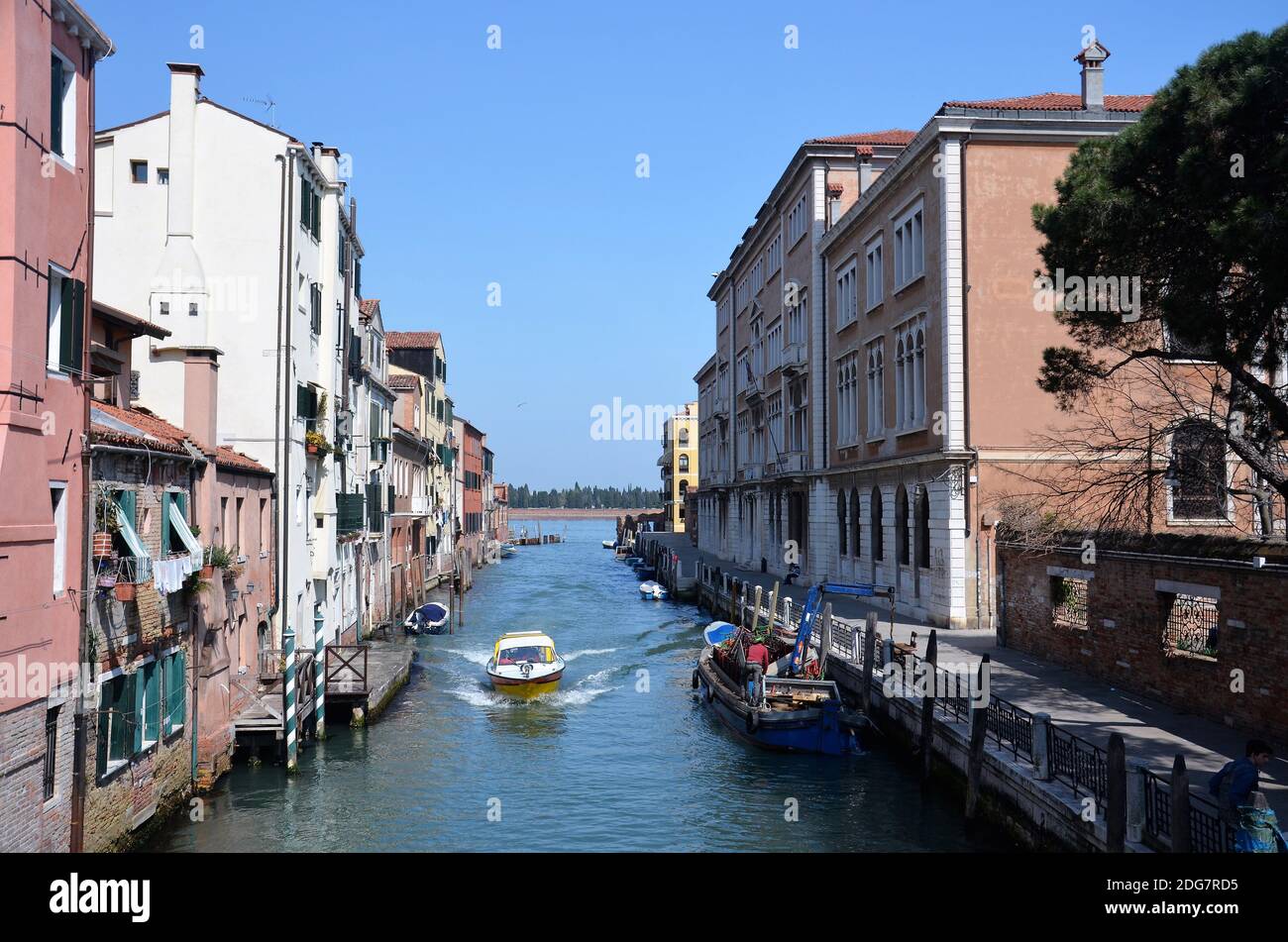 Boote auf dem kanal in venedig -Fotos und -Bildmaterial in hoher ...