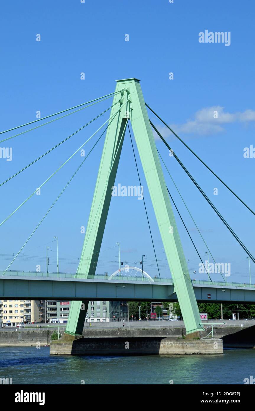 Pylonen bra cke -Fotos und -Bildmaterial in hoher Auflösung – Alamy