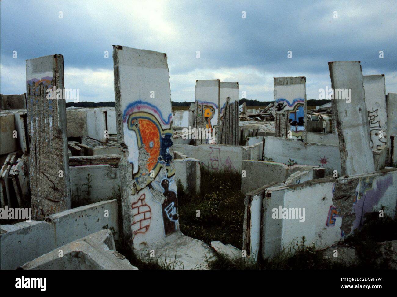 Fall der berliner mauer 1998 -Fotos und -Bildmaterial in hoher ...