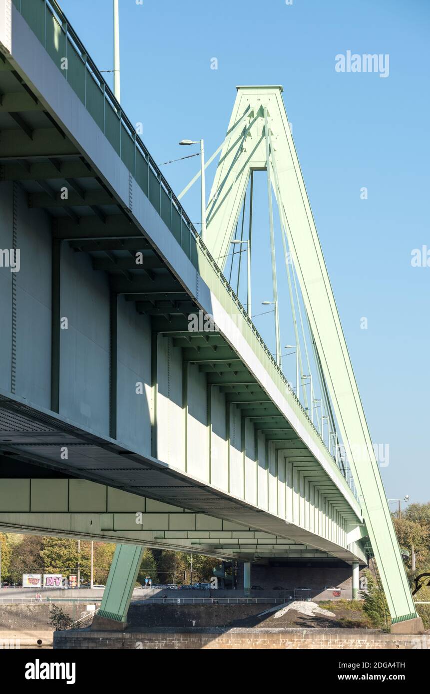 Pylonenbra cke -Fotos und -Bildmaterial in hoher Auflösung – Alamy