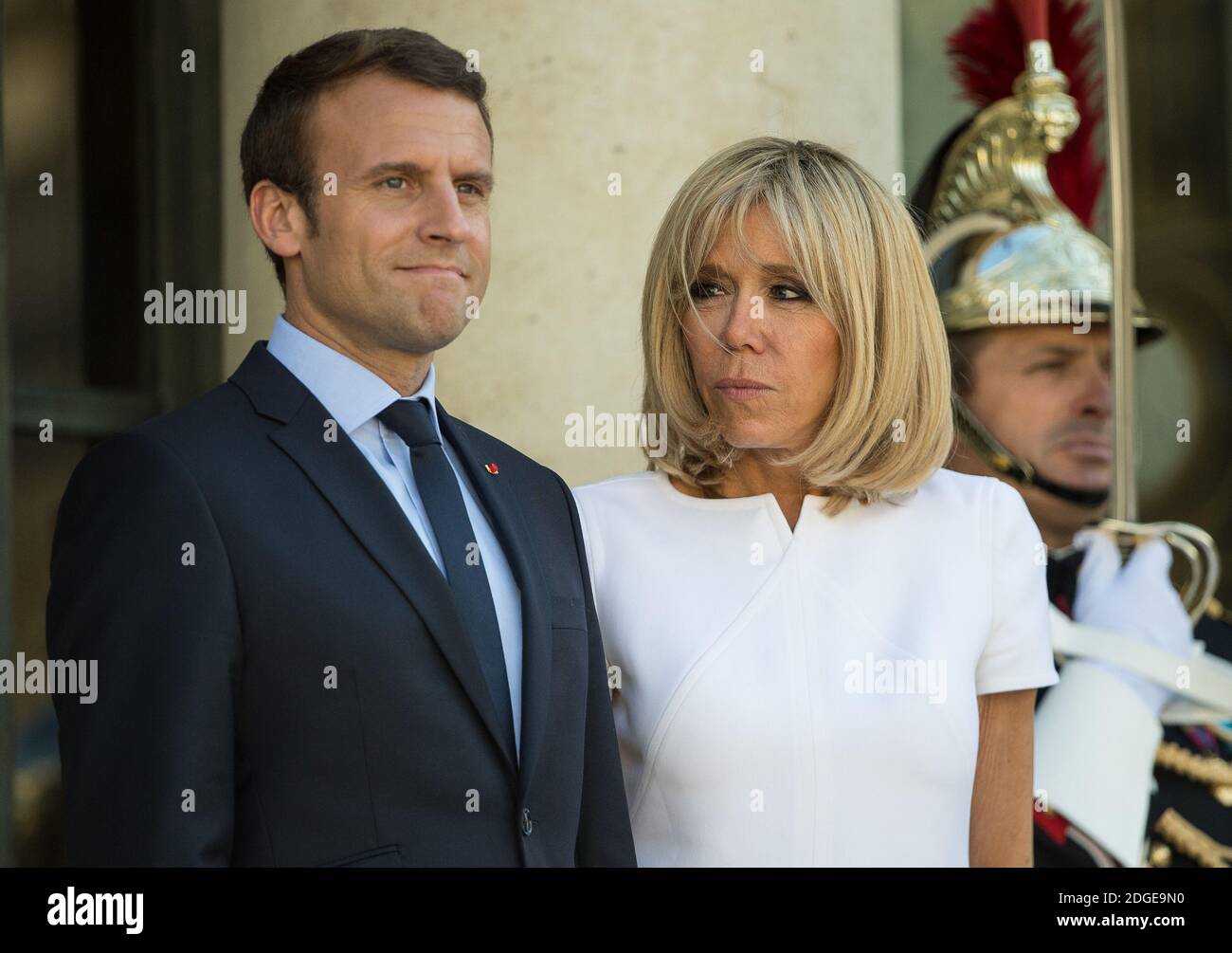 Der Französische Präsident Emmanuel Macron Und Seine Frau Brigitte