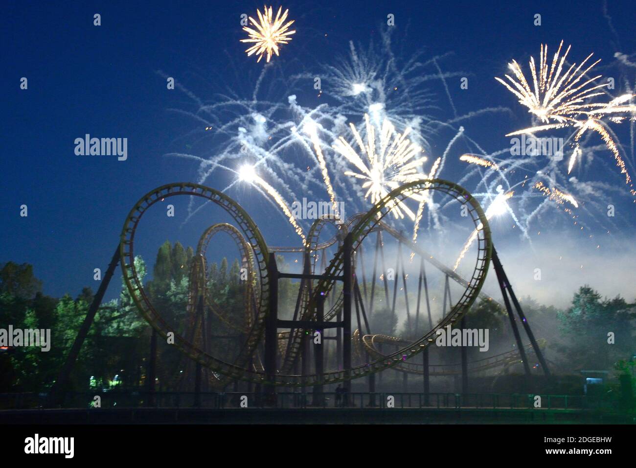 UN feu d'artificice est organize a l'occasion de l'inauguration de la ...