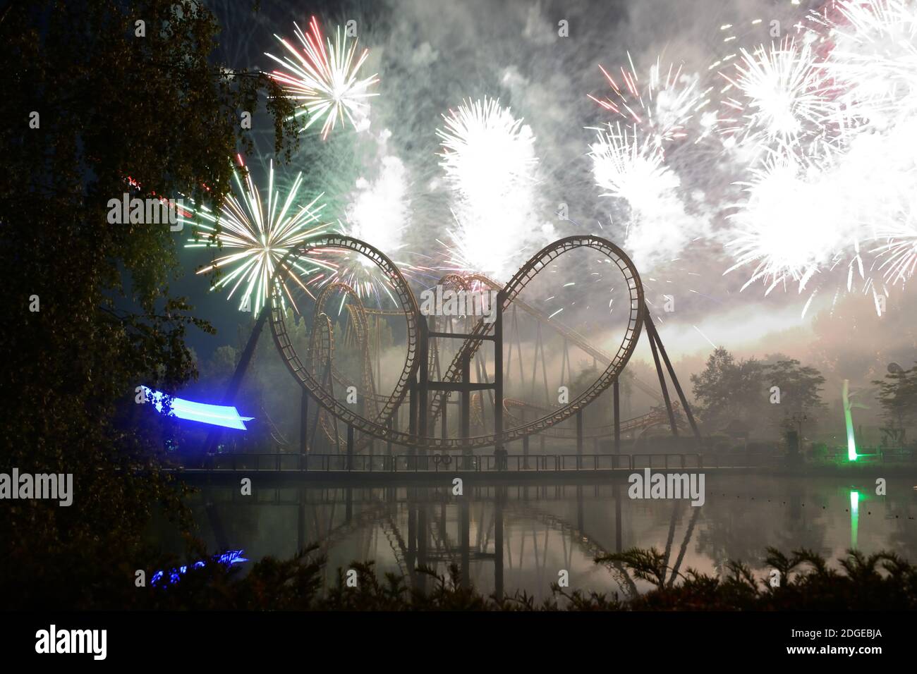 UN feu d'artificice est organize a l'occasion de l'inauguration de la ...