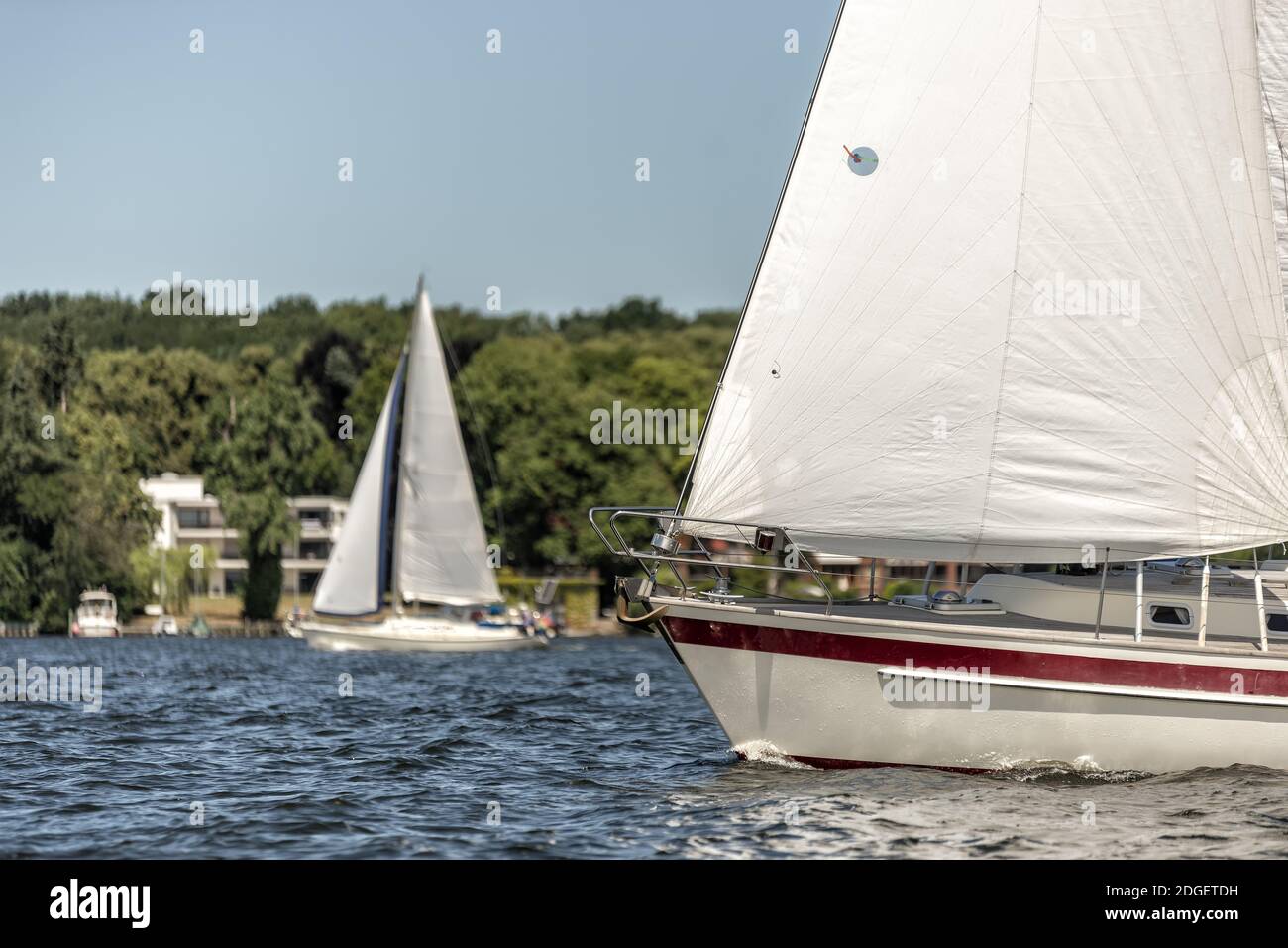 Auf dem bug der yacht -Fotos und -Bildmaterial in hoher Auflösung – Alamy