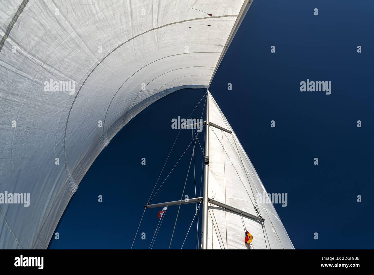 Offene segel -Fotos und -Bildmaterial in hoher Auflösung – Alamy