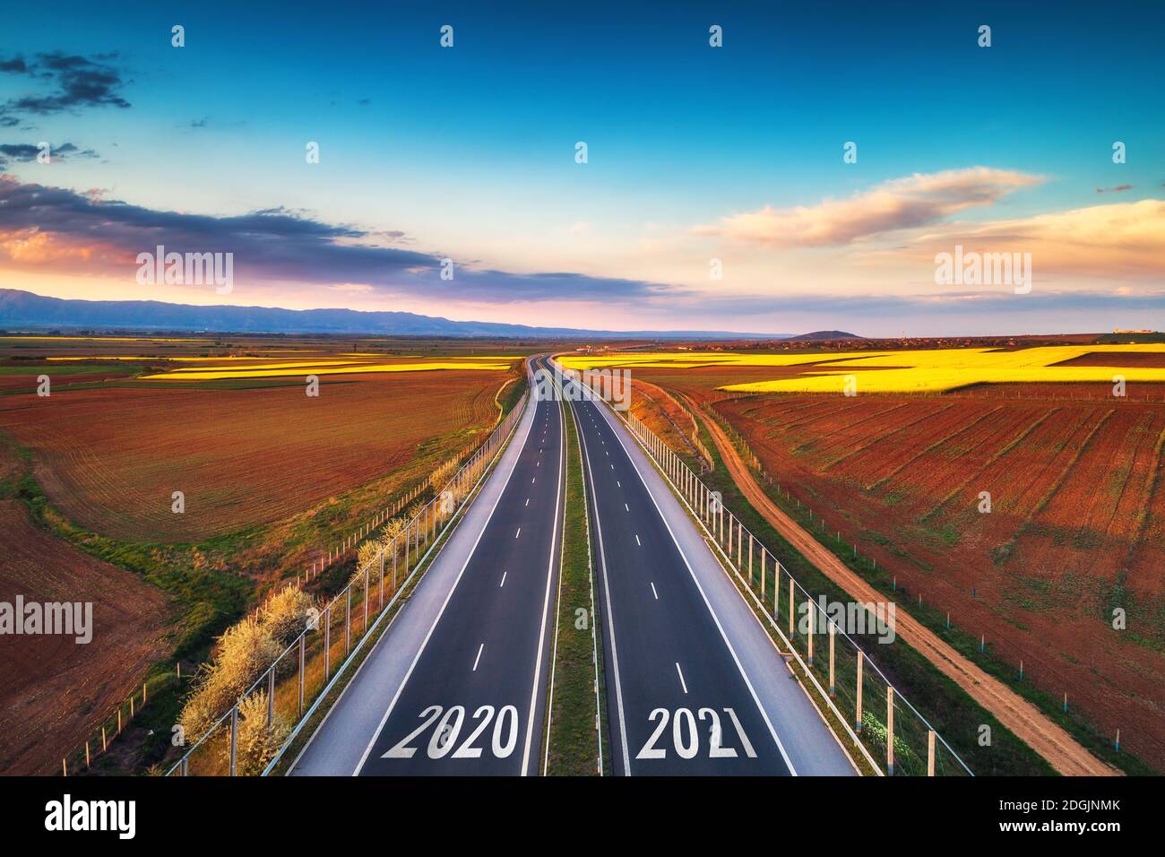 Autobahn Hintergrund Stockfotos und -bilder Kaufen - Alamy