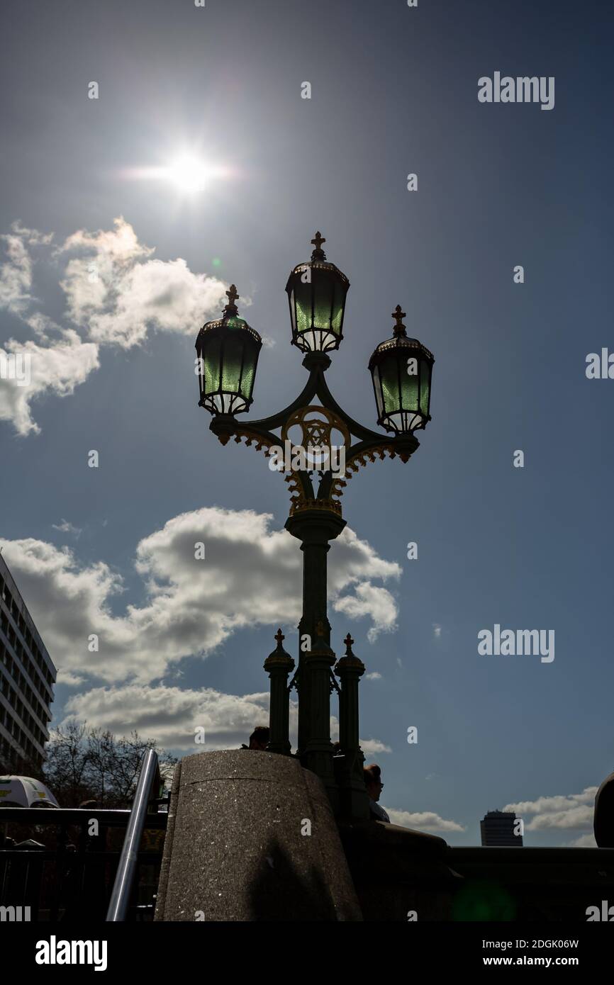 Lamp post on westminster bridge -Fotos und -Bildmaterial in hoher ...