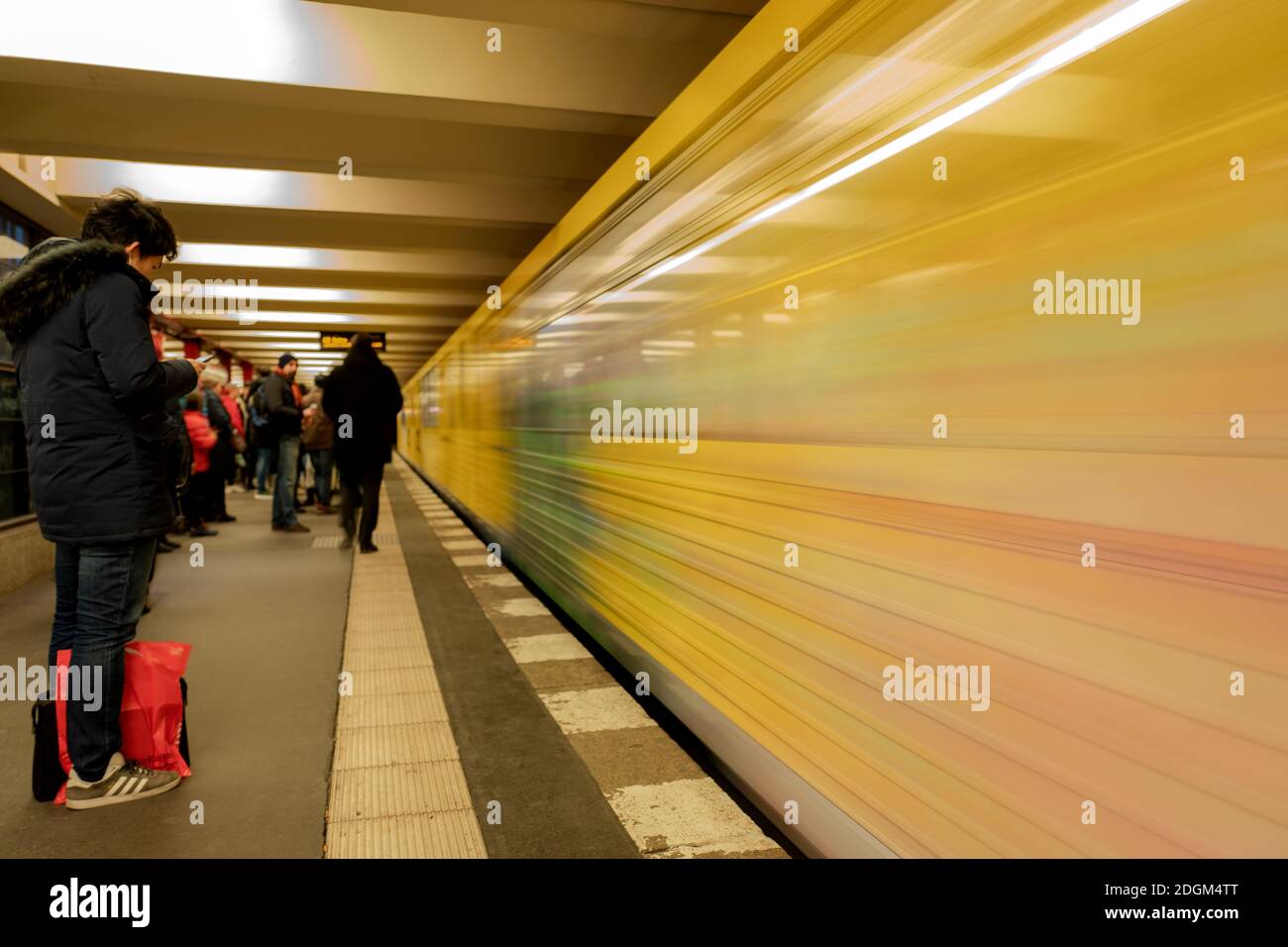 U Bahn Linie 2 Stockfotos und -bilder Kaufen - Alamy