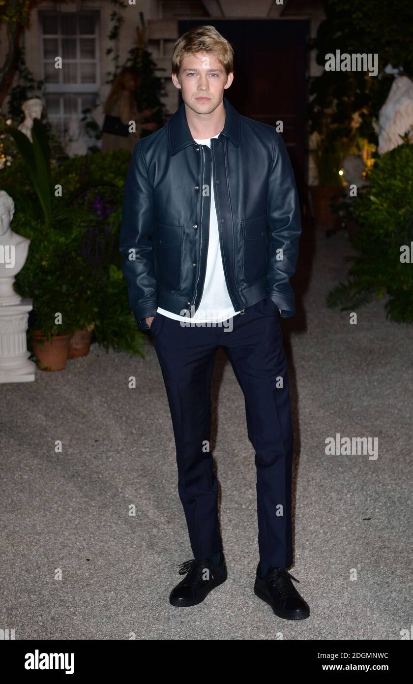 Joe alwyn fashion -Fotos und -Bildmaterial in hoher Auflösung – Alamy