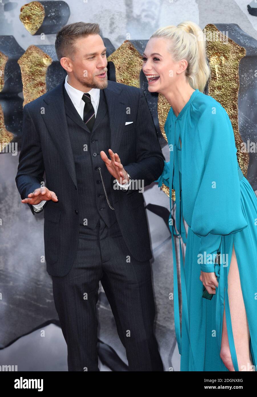 Charlie Hunnam und Poppy Delevingne bei der Europa-Premiere von King ...